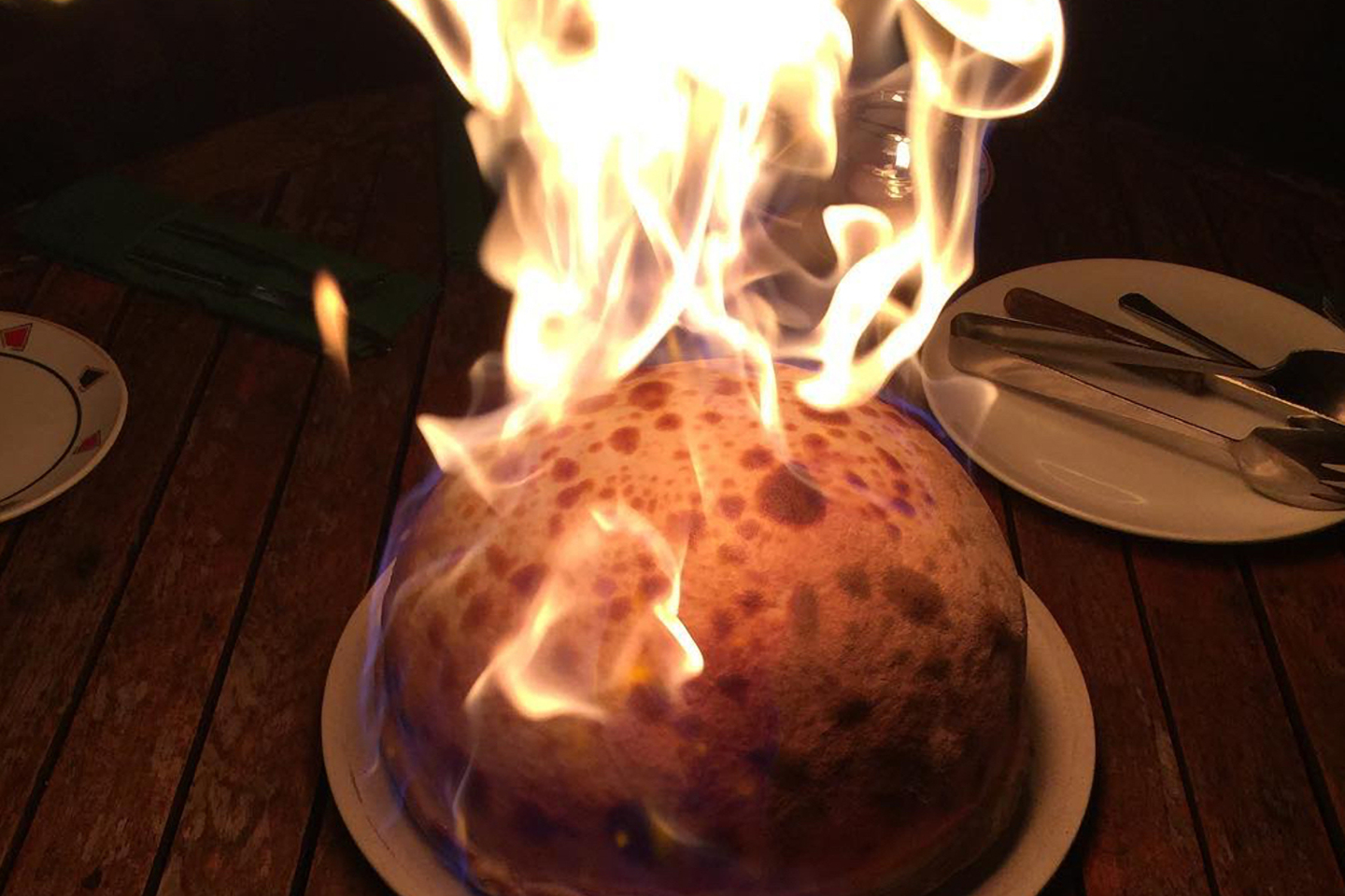 Sensasi 5 Makanan Enak dengan Kobaran Api