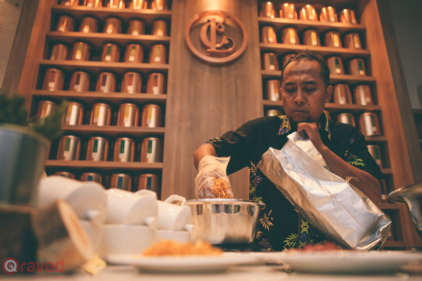 Mengenal Bambang Laresolo, Master Tea Blender dari Lewis & Carroll