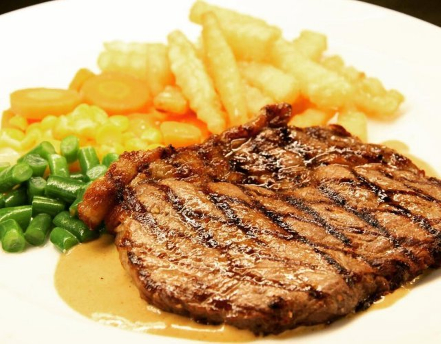 7 Restoran Steak Enak Di Kawasan Riau, Bandung