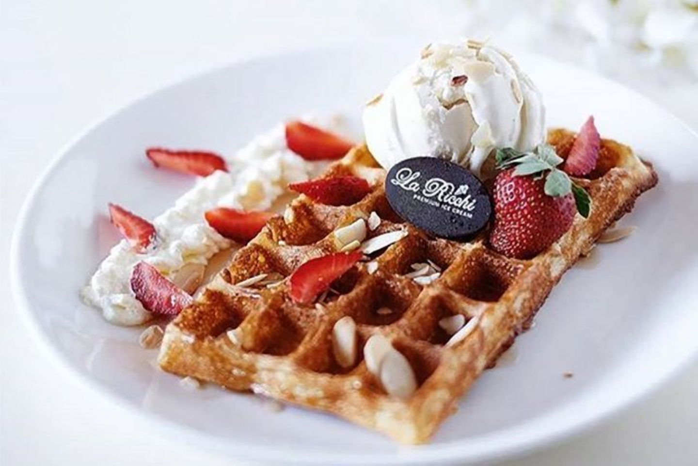 Waffle Dengan Sensasi Legit Ketika Digigit