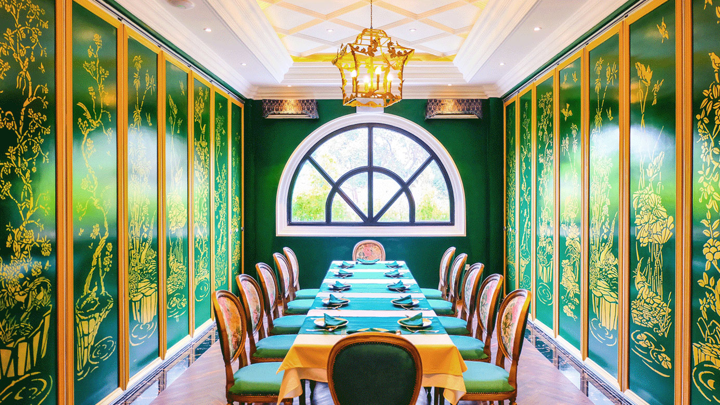 Eastern Opulence: Menyantap Kuliner Indonesia di Suasana Mewah Wijaya