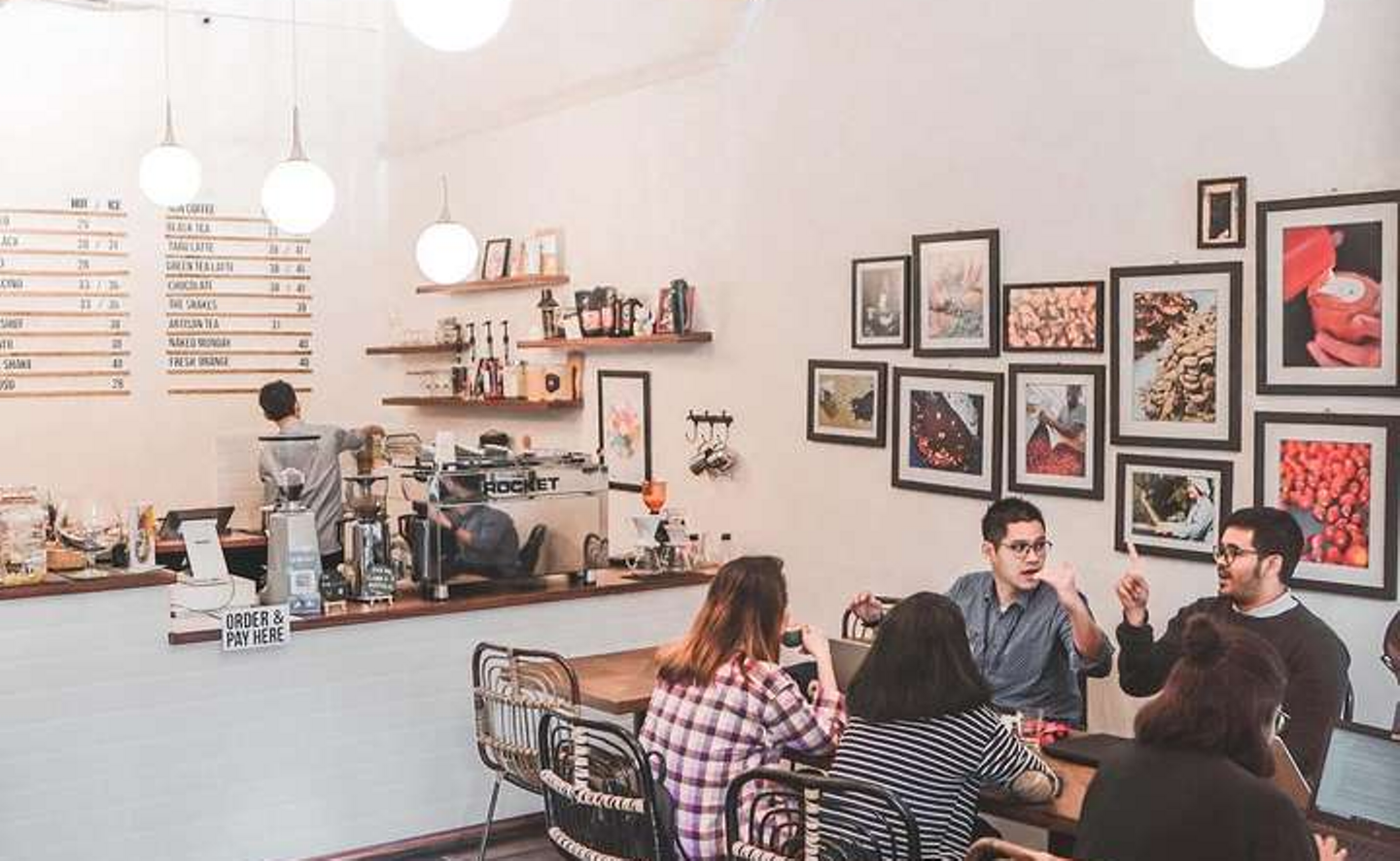 Tuang Coffee: Spot Kongkow Seru dengan Kopi Nikmat dan Makanan Lezat