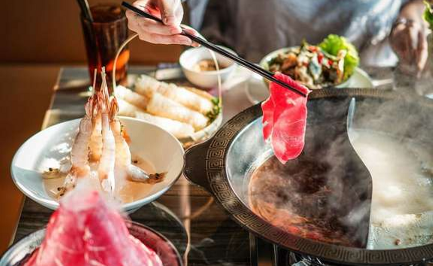 Menikmati Sensasi Makan Chinese Hot Pot di Joy Luck Hot Pot
