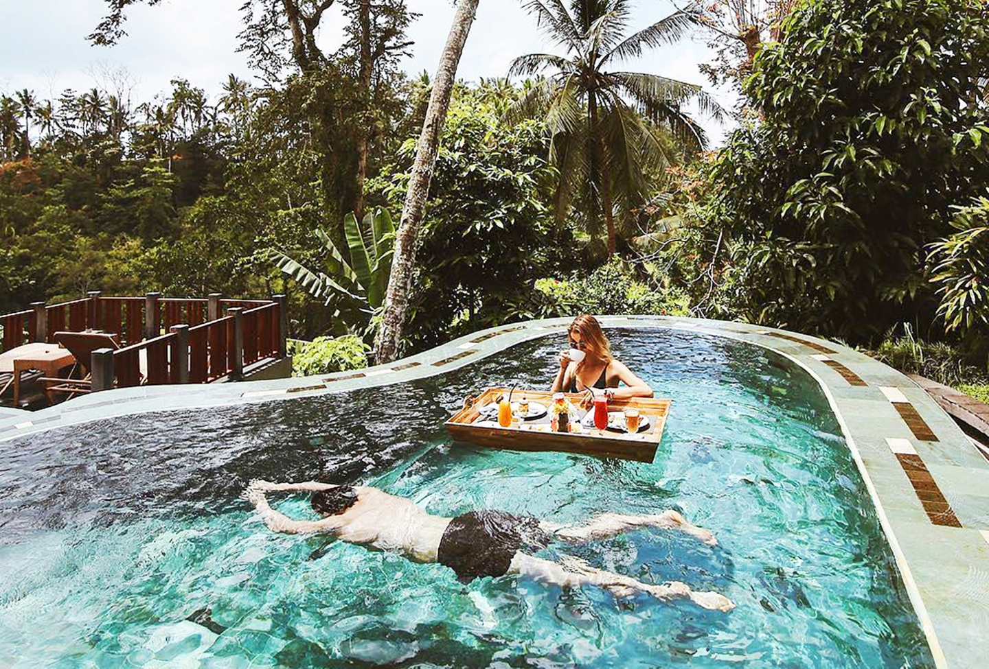5 Tempat Menikmati Sensasi Floating Breakfast di Bali